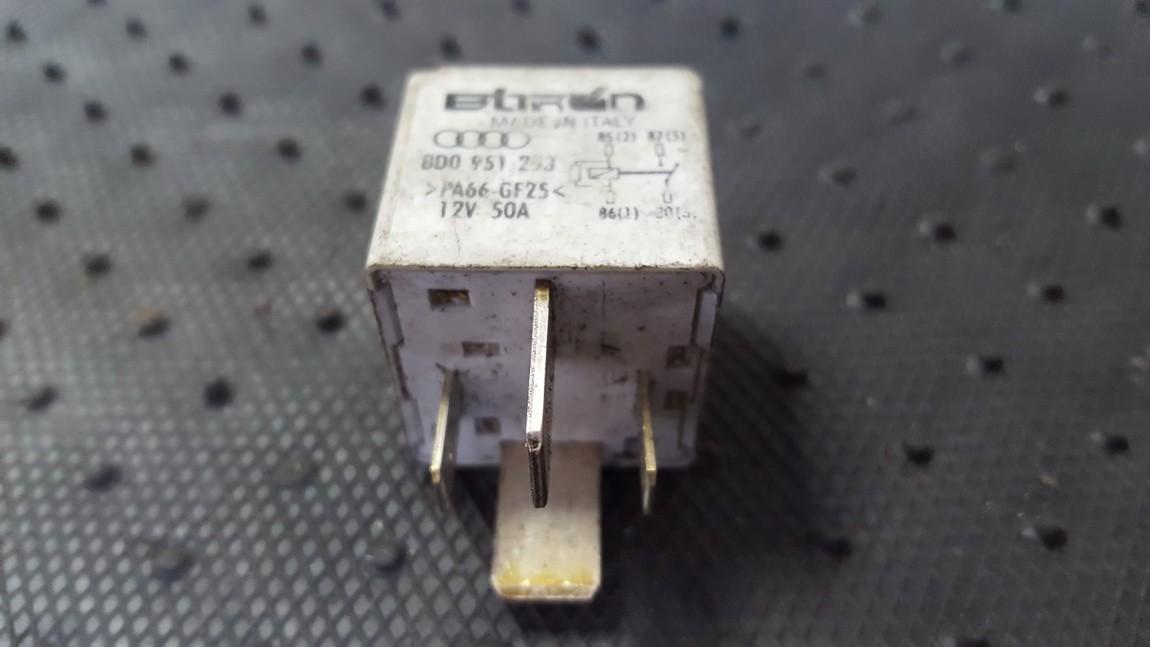 8D0951253 Volkswagen Passat 2000 Relay module | EuroImpex