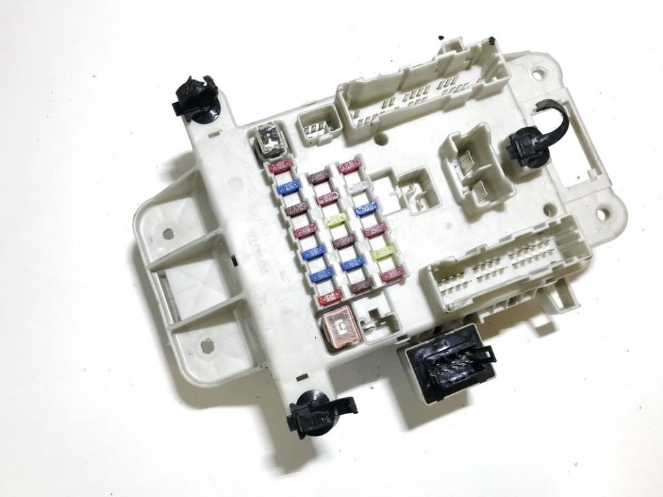 8198050030 81980-50030 Fuse box Toyota RAV-4 2003 2.0L - EIS00650414 ...