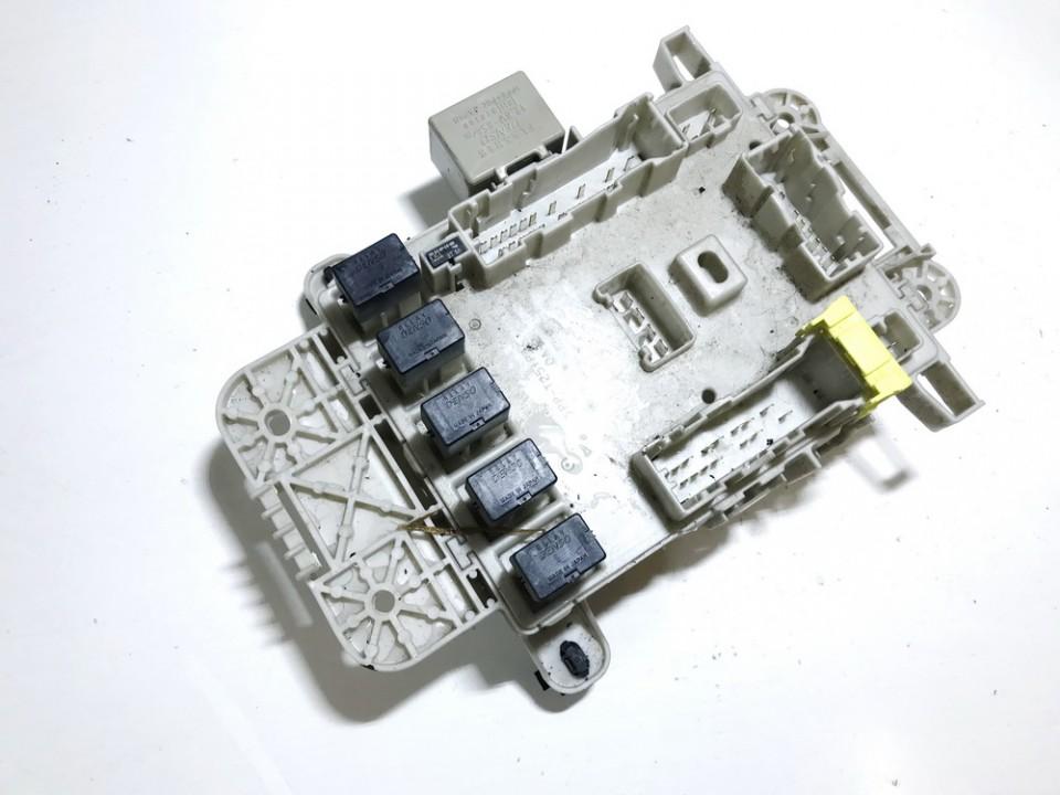 8198050030 81980-50030 Fuse box Toyota RAV-4 2003 2.0L - EIS00650414 ...