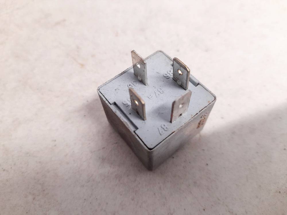 141951253b 20240072 Relay module Volkswagen Golf 2002 - EIS01754269 ...