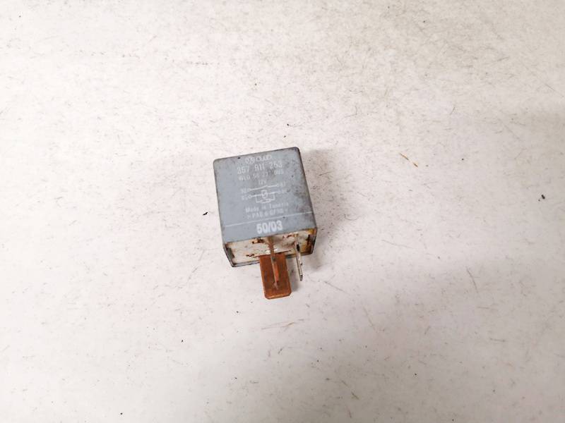 357911253 Volkswagen Golf 1999 Relay module | EuroImpex