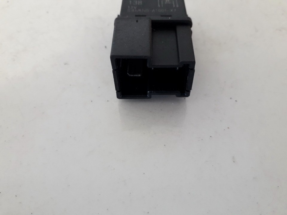 MB953382 V23074 Relay module Volvo V40 1998 1.8L 4EUR EIS01154422 ...