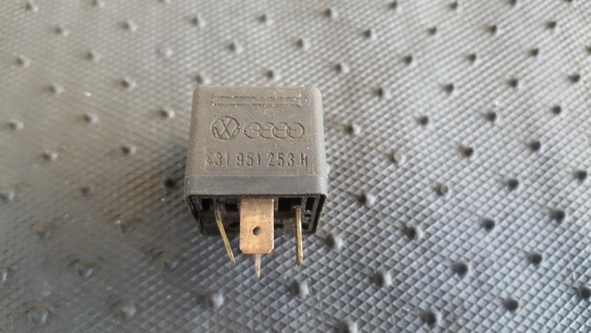 0332014156 431951253H Relay module Audi 100 1990 - EIS00254556 | Used ...
