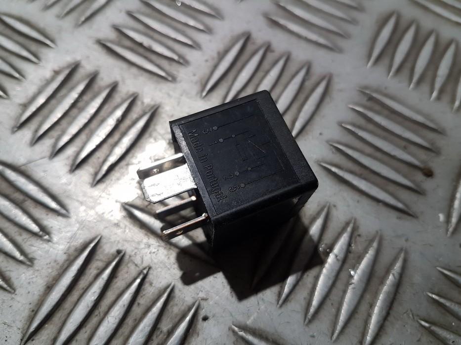 8k0951253 v23136-b6-x72 643 Relay module Volkswagen Caddy 2010 2.0L ...