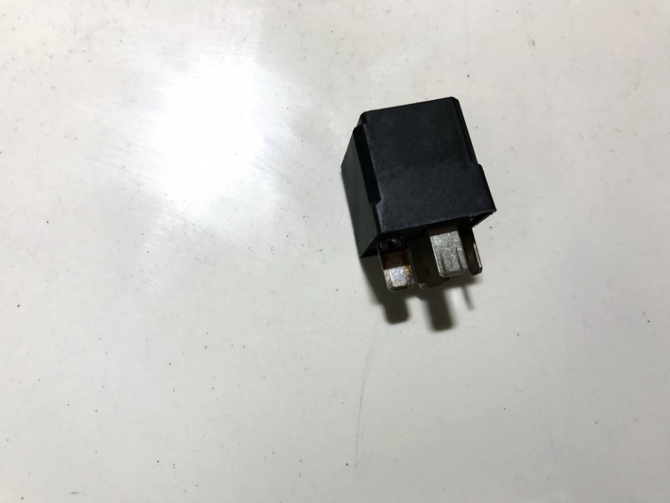 04727370aa 50732 Relay module Chrysler Voyager 2003 2.5L - EIS00684658 ...