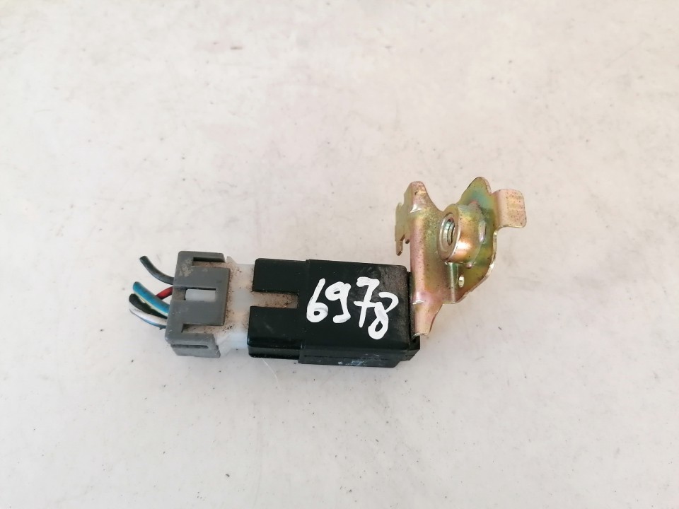 e8t101 used Relay module Mitsubishi Space Star 2001 1.9L - EIS01314750 ...