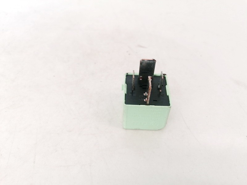4H0951253 V23136J0006X079 Relay module Audi A3 2018 1.6L - EIS01324765 ...
