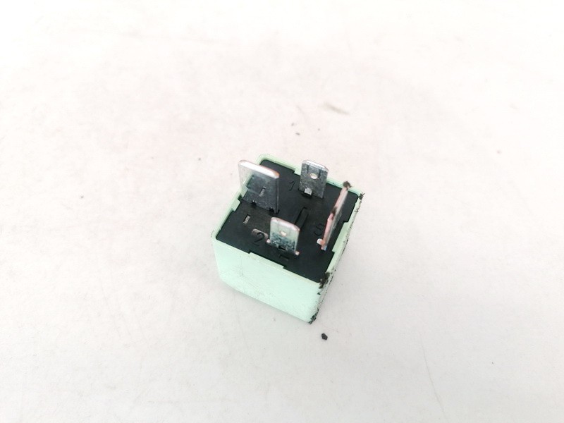 4H0951253 V23136J0006X079 Relay module Audi A3 2018 1.6L - EIS01324765 ...