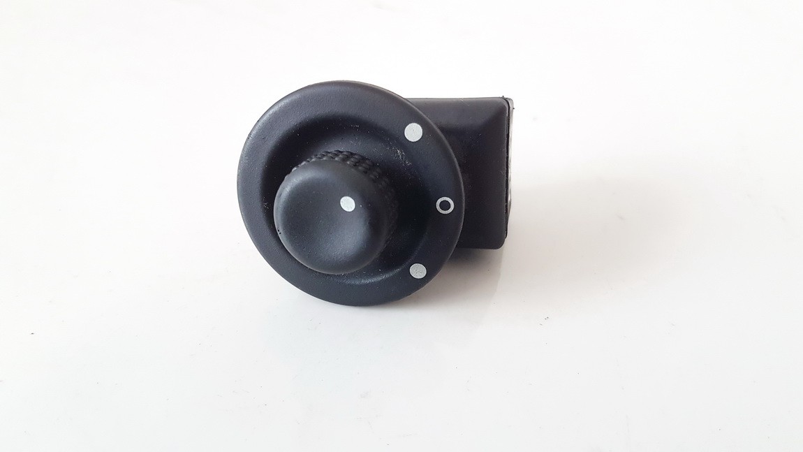 8200002442a used Wing mirror control switch (Exterior Mirror Switch ...