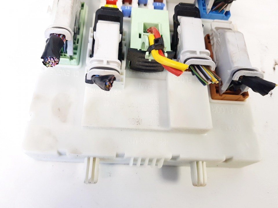 31453131 4034404942, 260517, 104603 Fuse box Volvo V40 2017 2.0L ...