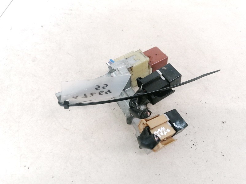 9098702016 90987-02016 Fuse box Toyota Avensis Verso 2002 2.0L ...