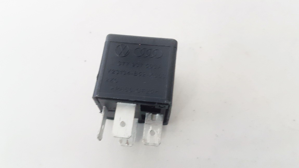 377937503A Volkswagen Fox 2009 Relay module | EuroImpex