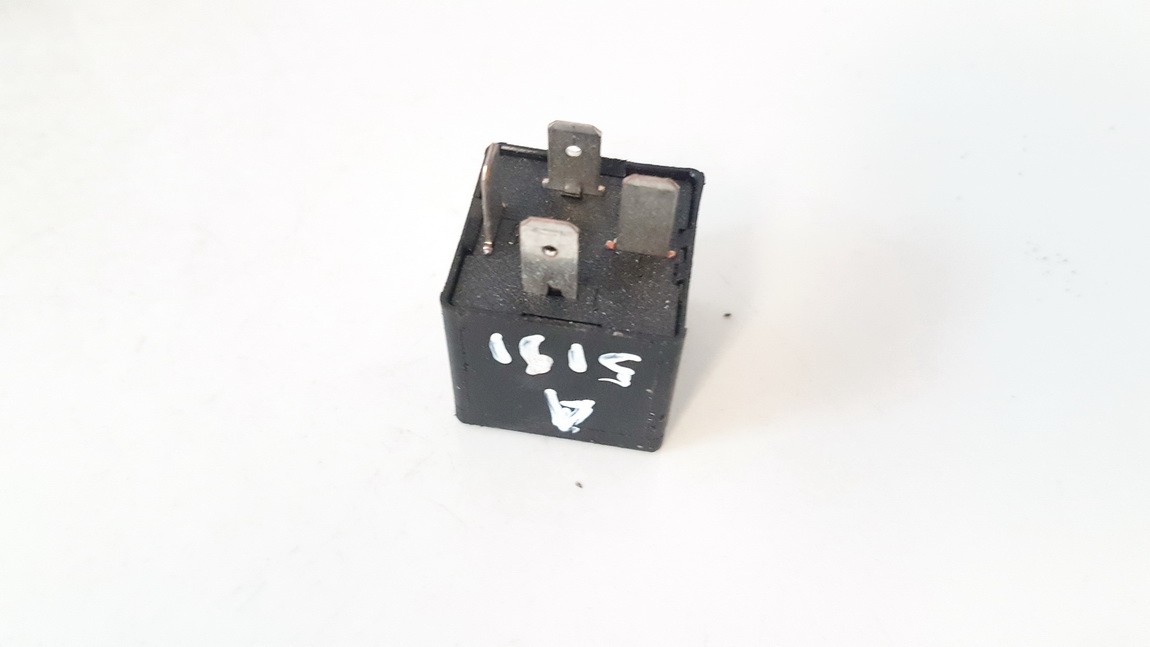 8k0951253 v23136-b6-x72 Relay module Audi A4 2009 2.0L - EIS00915239 ...