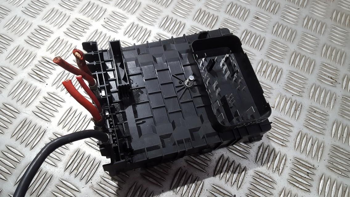 1k0937125a 271598730 Fuse box Volkswagen Golf 2006 1.4L - EIS00495313 ...