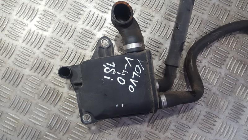 1271988 Replacing Oil Breather (Oil Decanter) Volvo V40 1998 1.8L ...