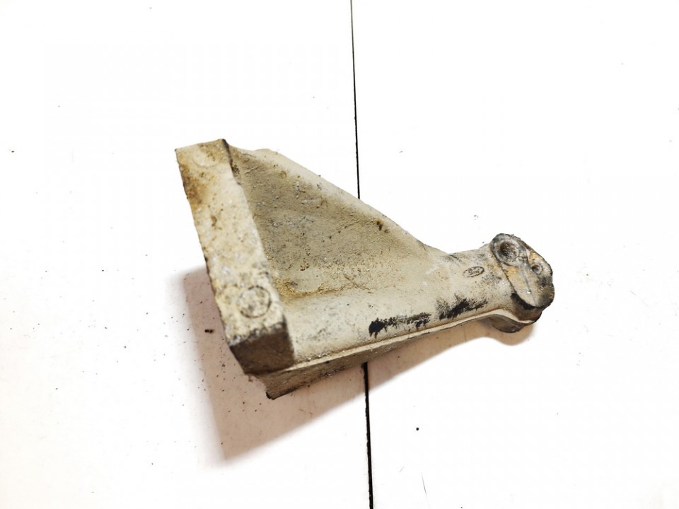 v006622 Engine Mount Bracket and Gearbox Mount Bracket Ford Sierra 1989 ...