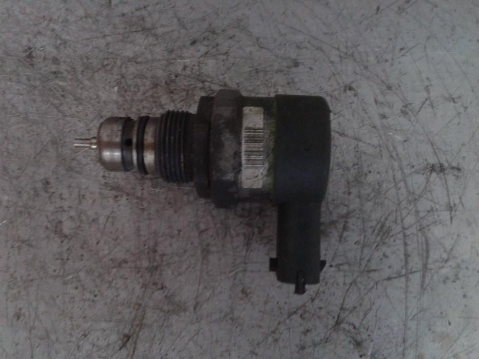 0281002507 0281002507 FUEL RAIL HIGH PRESSURE SENSOR Opel Vectra 2006 1 ...