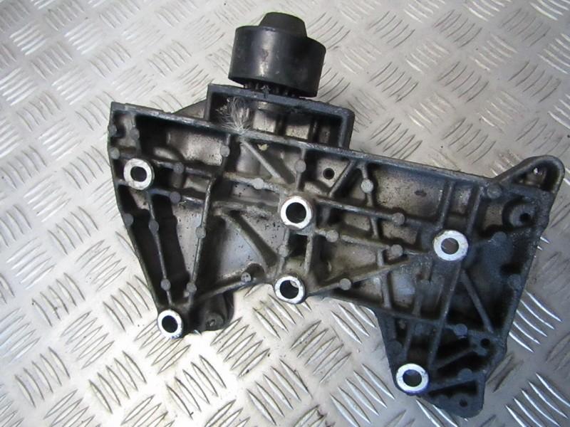 820058132 USED Engine Mount Bracket and Gearbox Mount Bracket Renault ...