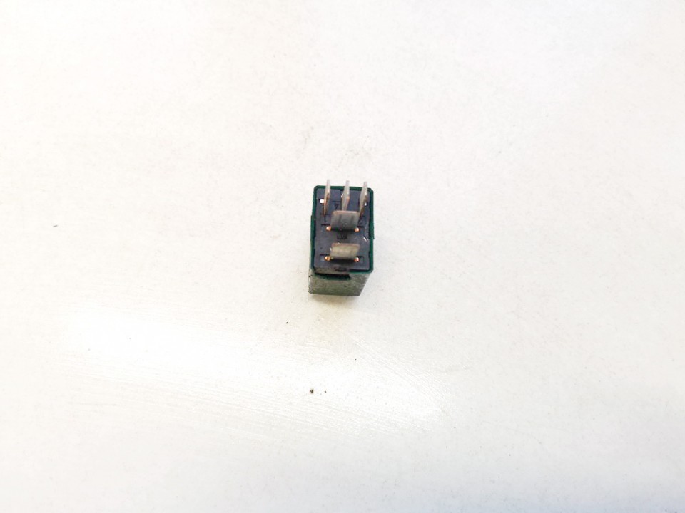 61366980177 61.36-6980177 Relay module BMW 3-Series 2005 - EIS00975455 ...