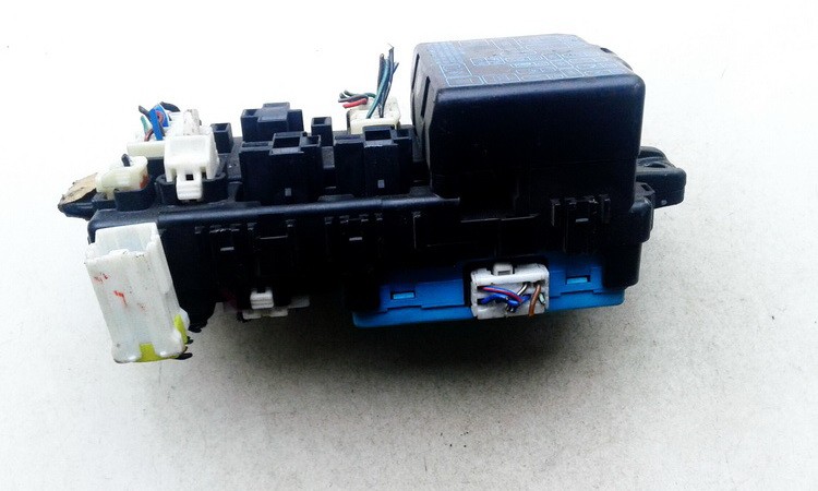 2323006072 MR228760, MR203829 Fuse box Mitsubishi Colt 1997 1.3L ...