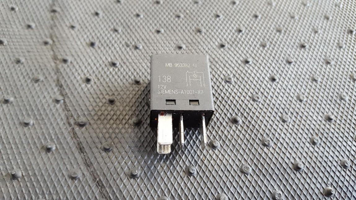 MB953382 A1001-X7 Relay module Volvo S40 1996 2.0L - EIS00235543 | Used ...