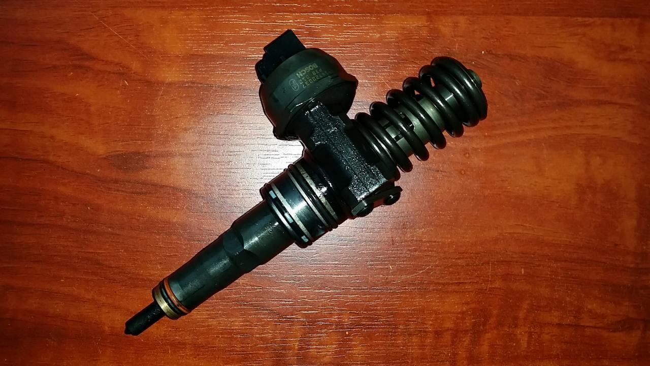 038130073AJ 0414720037 Fuel Injector Skoda Fabia 2003 1.9L ...