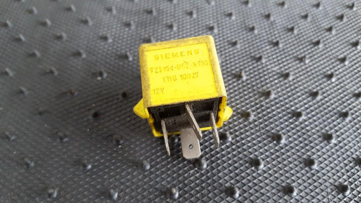 V23134B52X130 V23134-B52-X130, YWB10027 Relay module Honda Accord 1994 ...