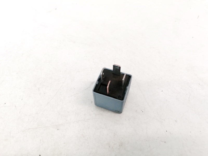 8D0951253A V23134-B52-X301 Relay module Audi A6 2003 1.9L - EIS01345688 ...