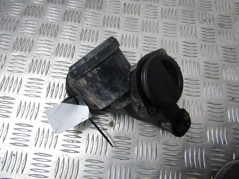 036103464AC Replacing Oil Breather (Oil Decanter) Volkswagen Golf 2003 ...