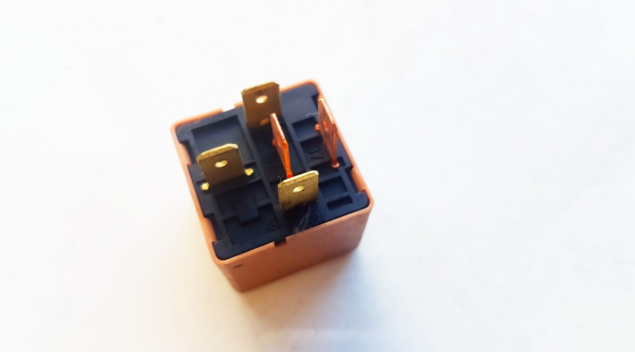 94580644 USED Relay module Chevrolet Captiva 2008 2.0L - EIS00925809 ...