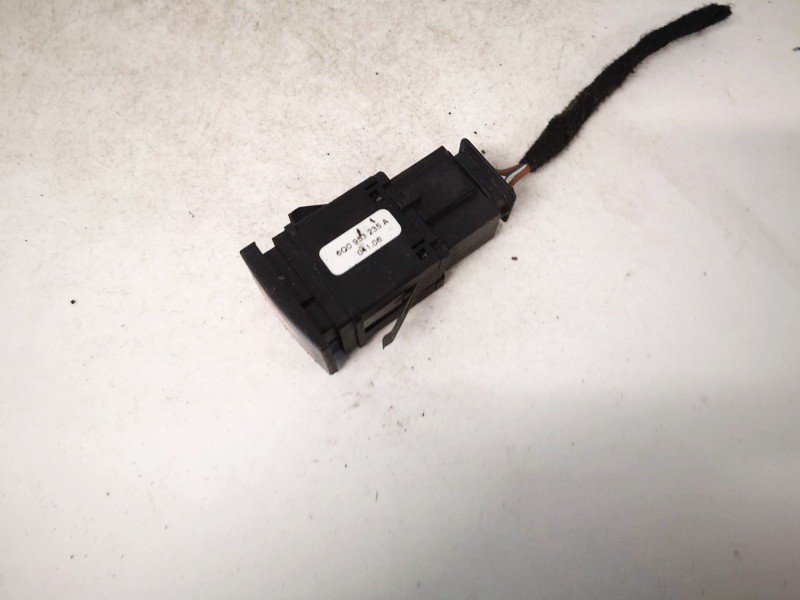 6q0953235a used Hazard switch Volkswagen Polo 2006 1.2L - EIS01685859 ...