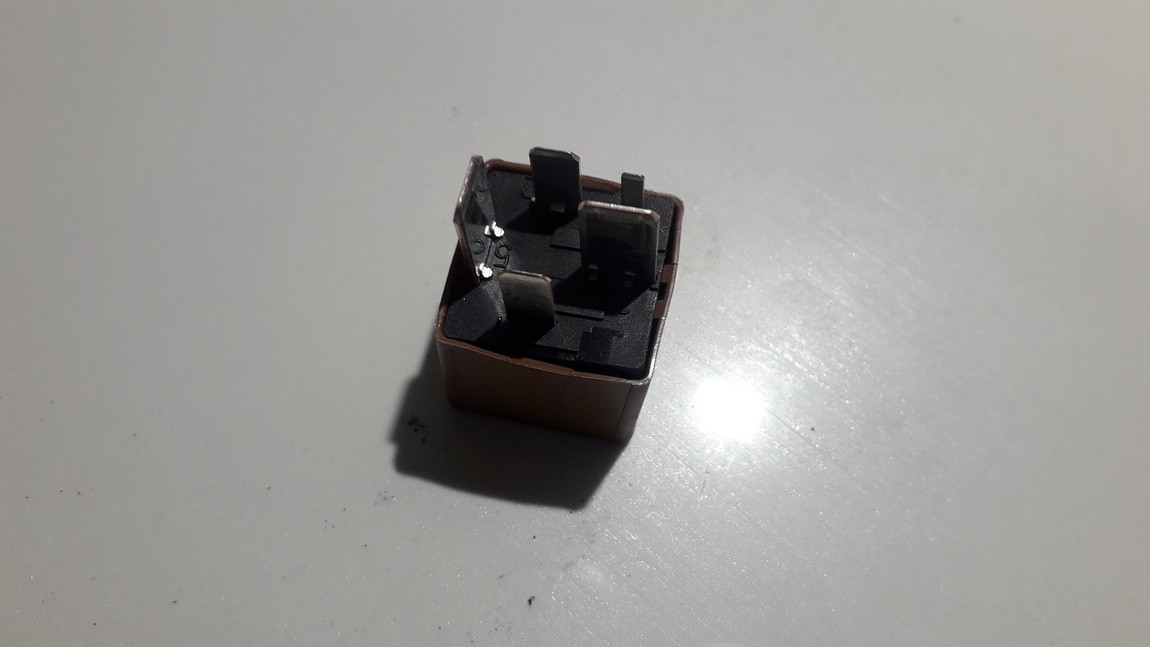 6S6T12A343AA V23136-J4-X61, V23136J4X61 Relay module Volvo C30 2008 2 ...