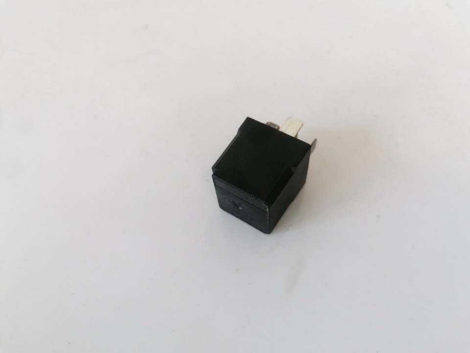 04727370aa 50732 Relay module Chrysler Pacifica 2005 3.5L - EIS01426003 ...