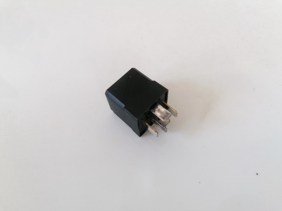 04727370aa 50732 Relay module Chrysler Pacifica 2005 3.5L - EIS01426004 ...