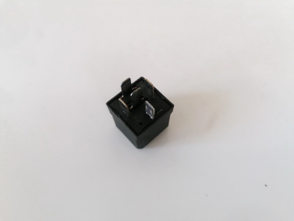 04727370aa 50732 Relay module Chrysler Pacifica 2005 3.5L - EIS01426004 ...