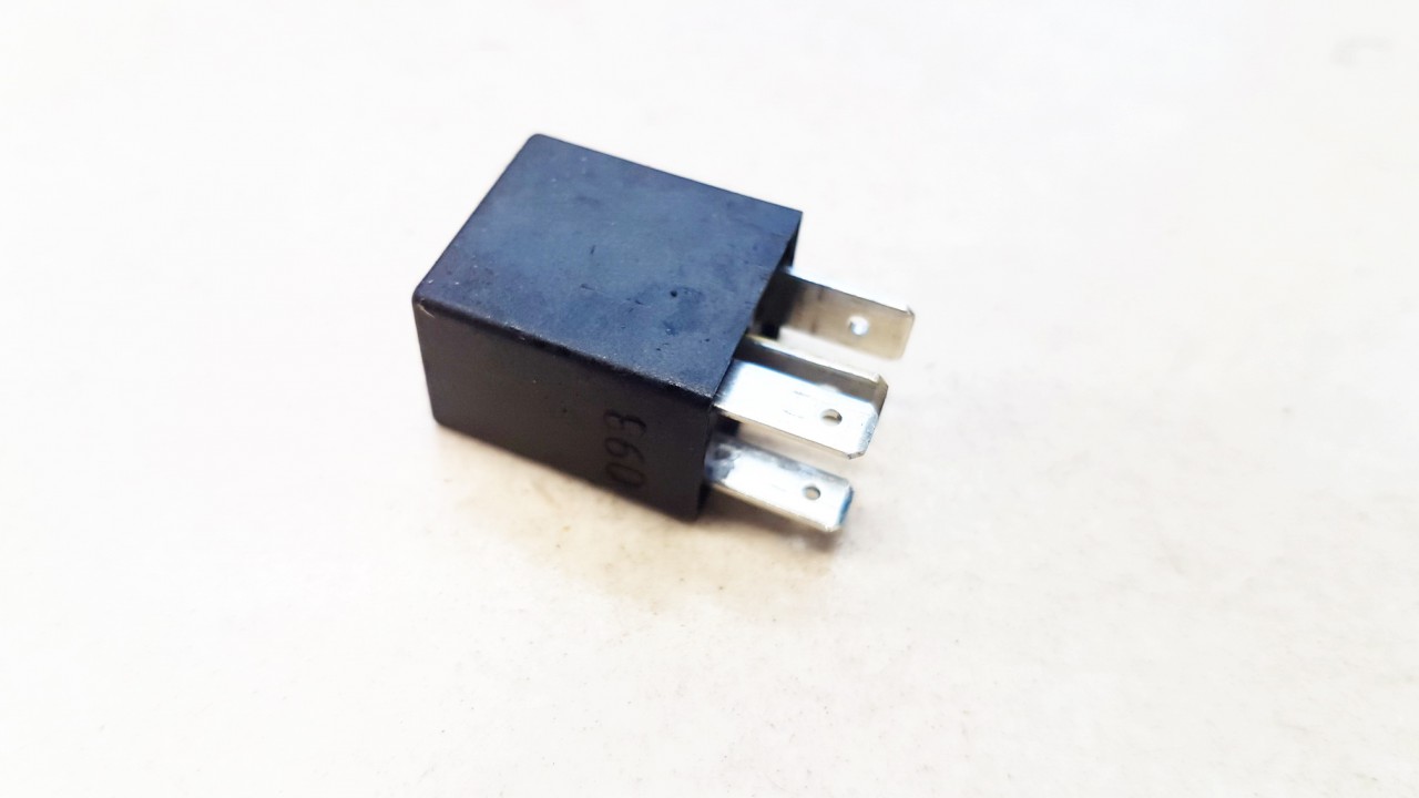 90229206 USED Relay module Opel Corsa 2005 1.2L - EIS00946114 | Used ...