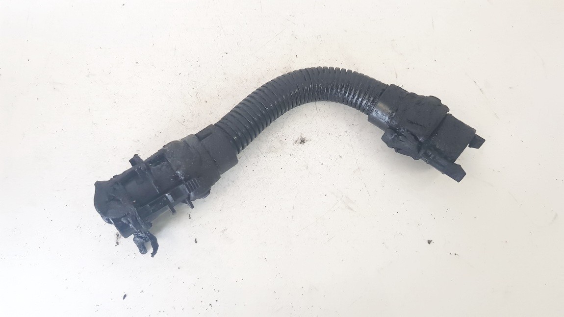 13717803848 used Crankcase breather Vent Hose BMW 5-Series 2010 ...