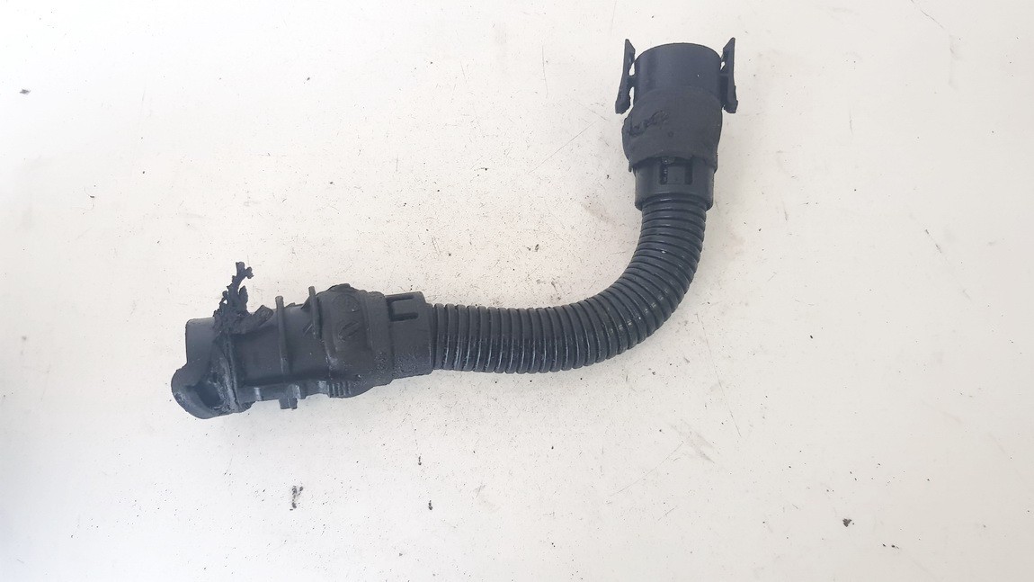 13717803848 used Crankcase breather Vent Hose BMW 5-Series 2010 ...