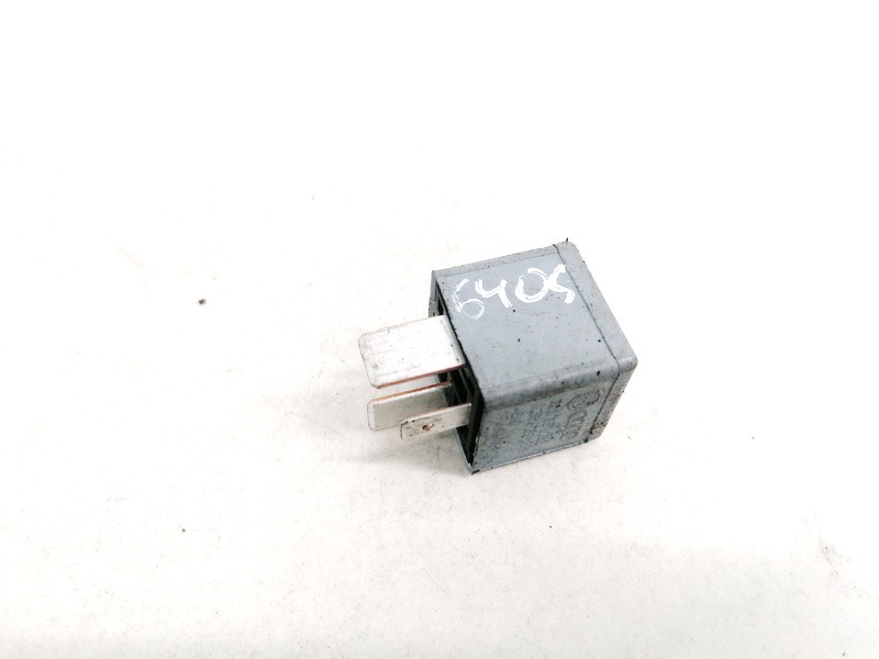 8D0951253 V23134-J52-X3000 Relay module Audi A6 2003 1.9L - EIS01166320 ...
