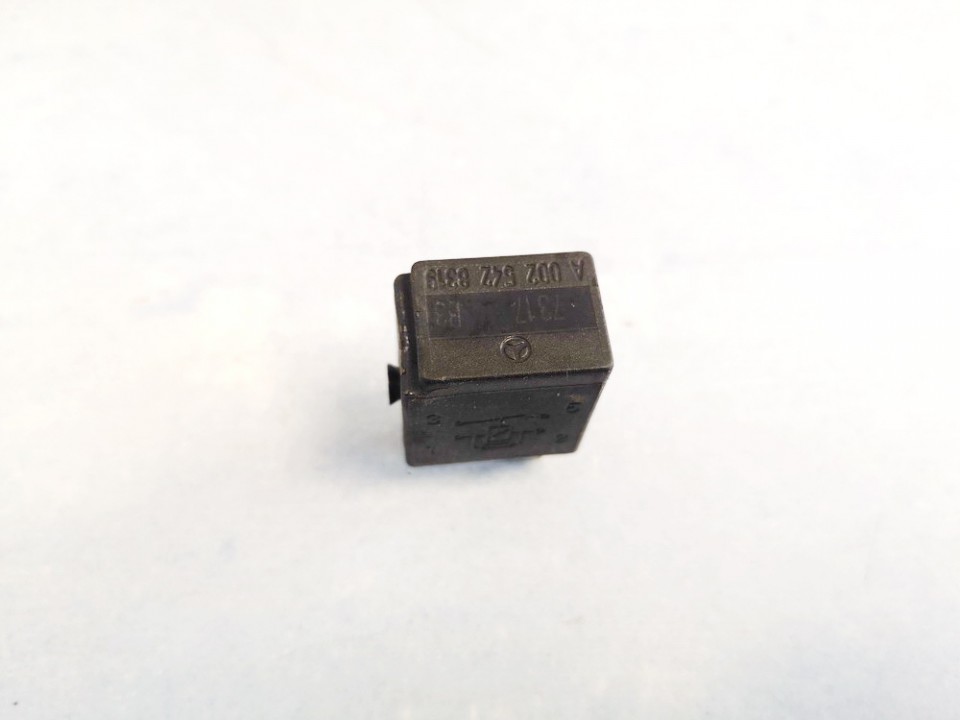 A0025428319 Mercedes-Benz C-CLASS 2008 Relay module | EuroImpex