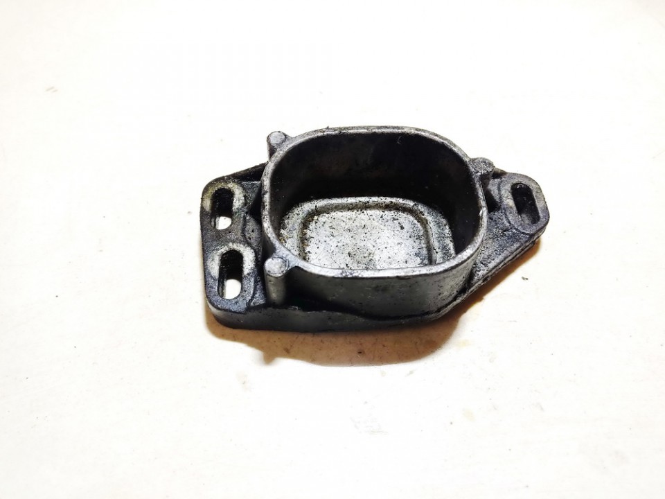 8d0199335q used Engine Mount Bracket and Gearbox Mount Bracket ...