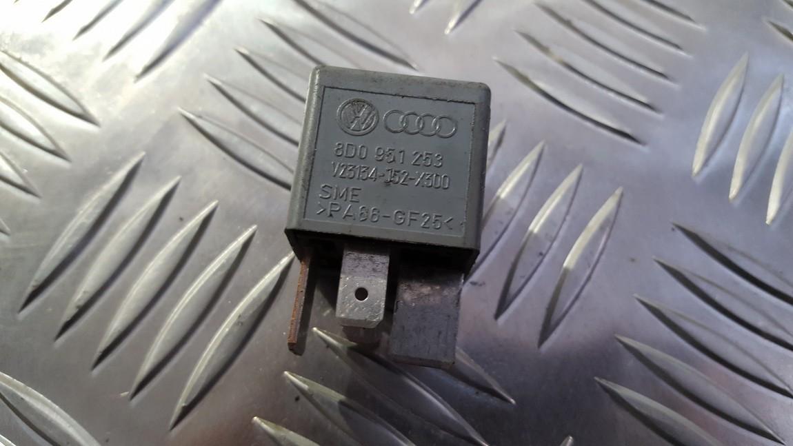 8D0951253 V23134-J52-X300, V23134J52X300 Relay module Volkswagen Passat ...