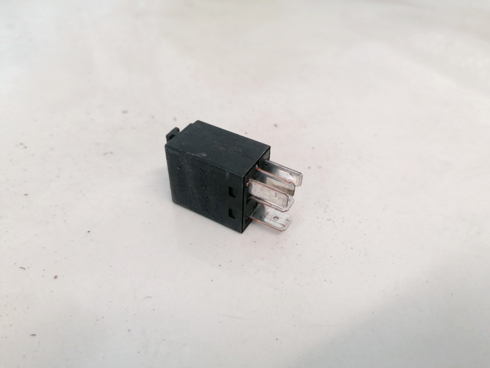 7m0951253c used Relay module Seat Alhambra 2001 1.9L - EIS01336632 ...