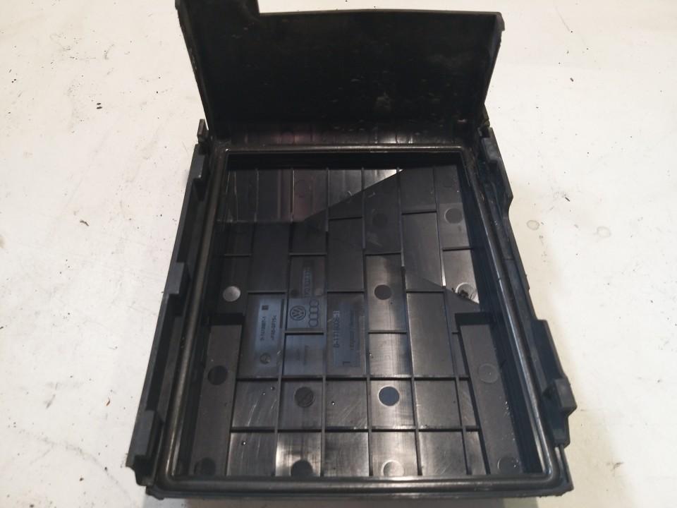 1K0.937.132F 1K0.937.132F, 0-1718006-1 Fuse box Skoda Octavia 2005 1.9L ...