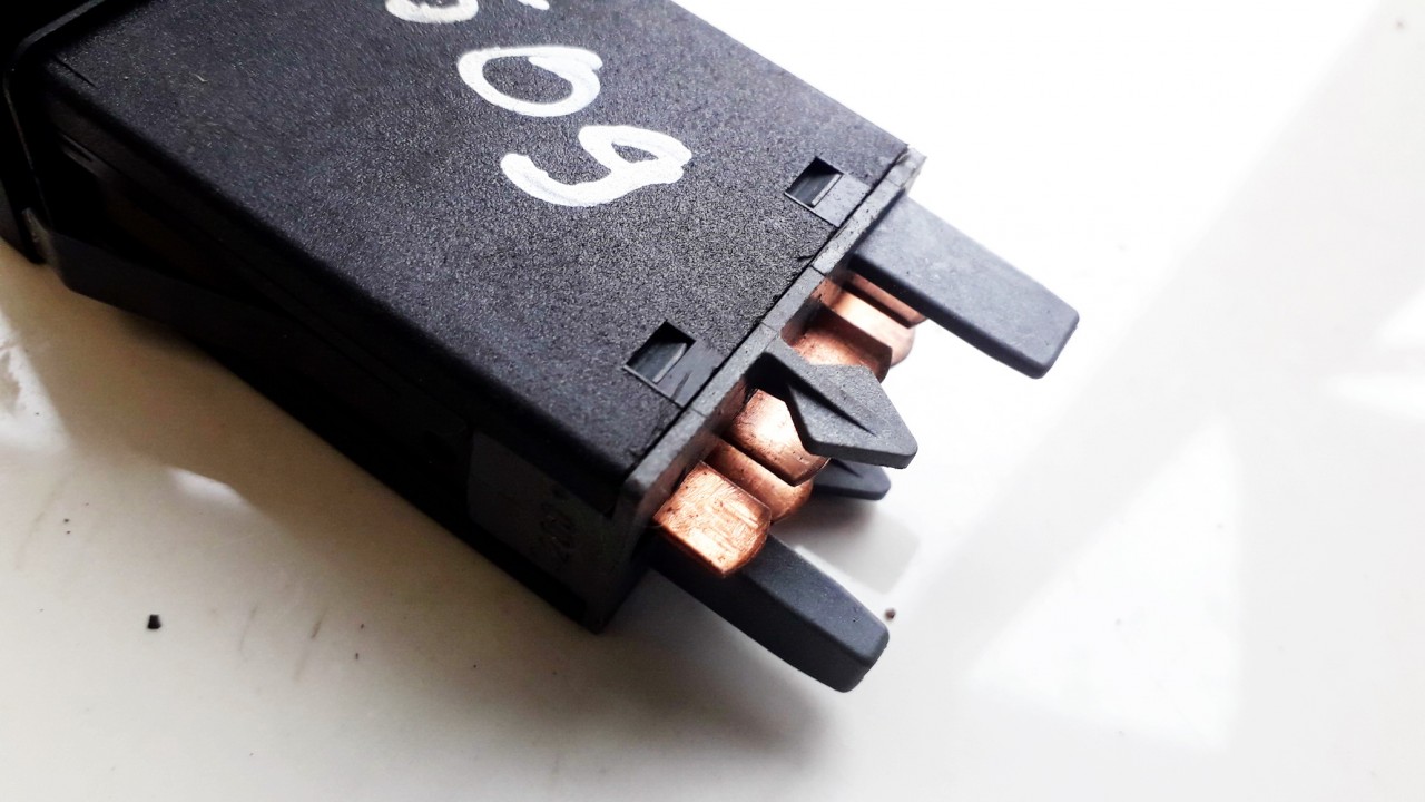 3B0953235B USED Hazard switch Volkswagen Passat 2000 1.9L - EIS00876697 | Used Auto Parts Shop