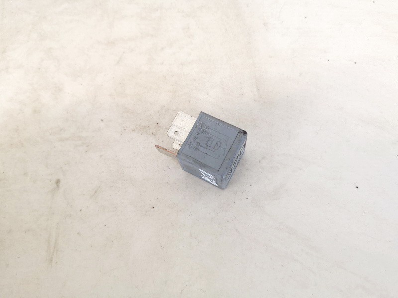 8d0951253 v23134-j52-x300 Relay module Audi A4 2005 2.5L - EIS01696708 ...