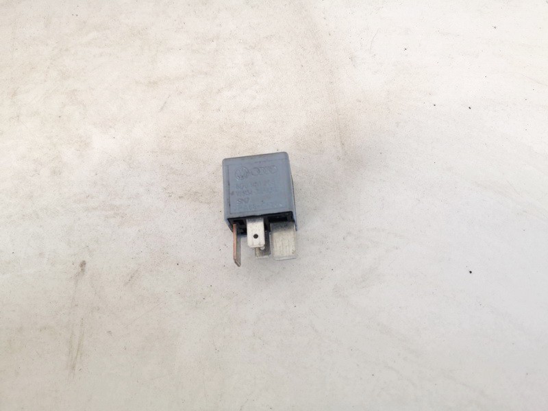 8d0951253 v23134-j52-x300 Relay module Audi A4 2005 2.5L - EIS01696708 ...