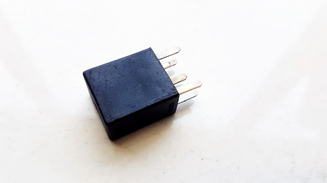 05269988AA 21911 Relay module Chrysler PT Cruiser 2003 2.2L ...