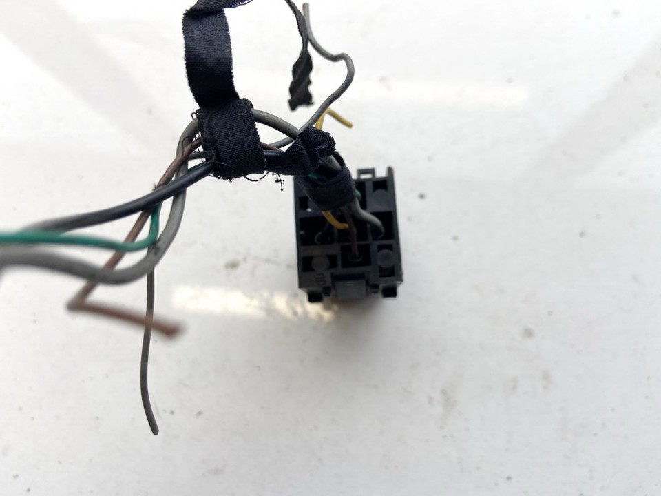 V23134M1052X242 V23134-M1052-X242 Relay module Volkswagen Passat 1998 1 ...