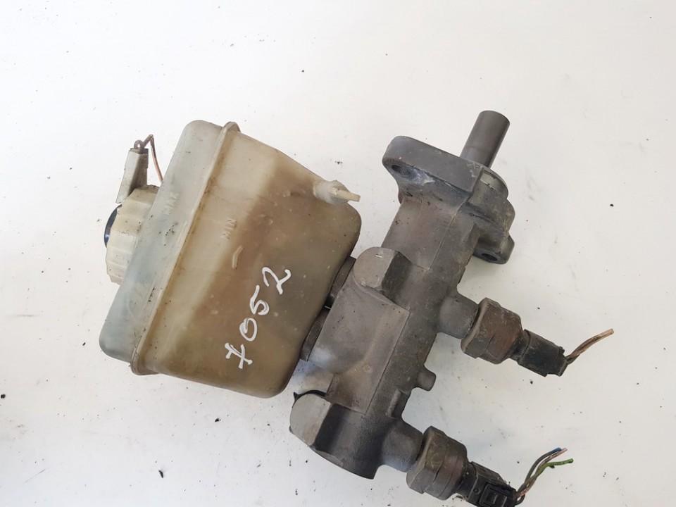 26051383041 26.0513-82011 Brake Master Cylinder Reservoir Mercedes-Benz ...